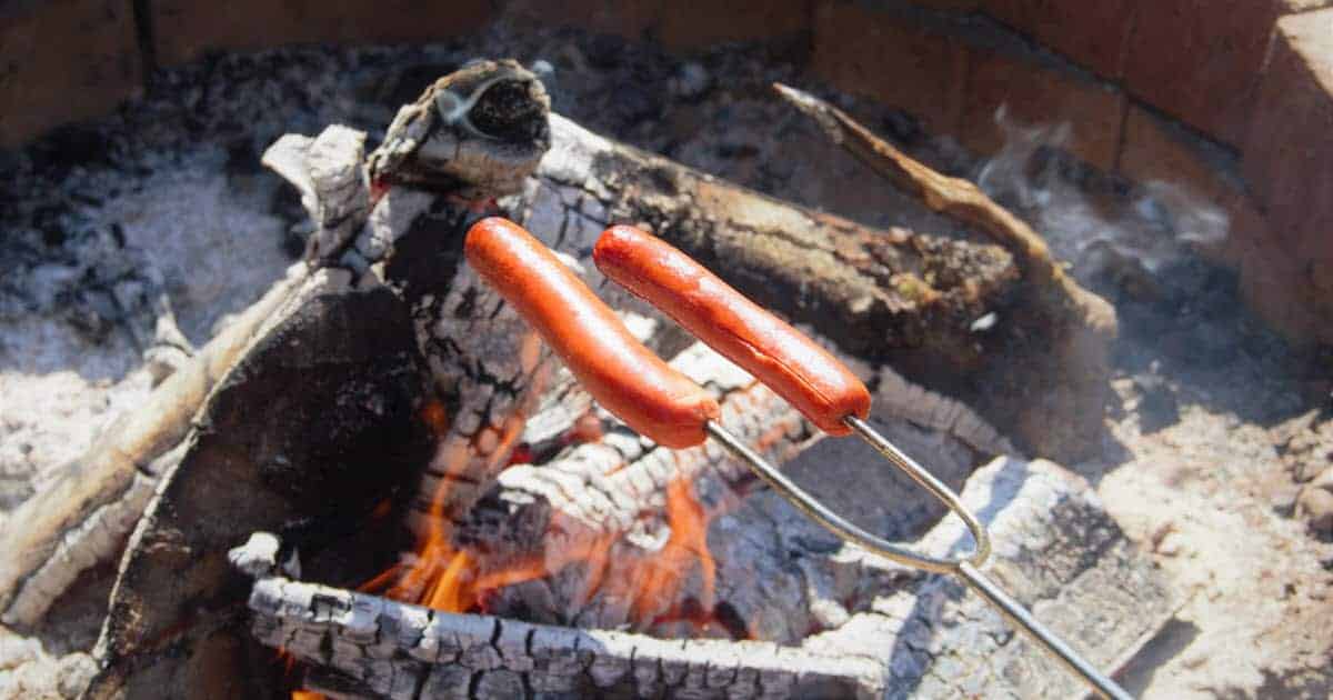 Campfire Chili Hot Dogs | Bush Cooking